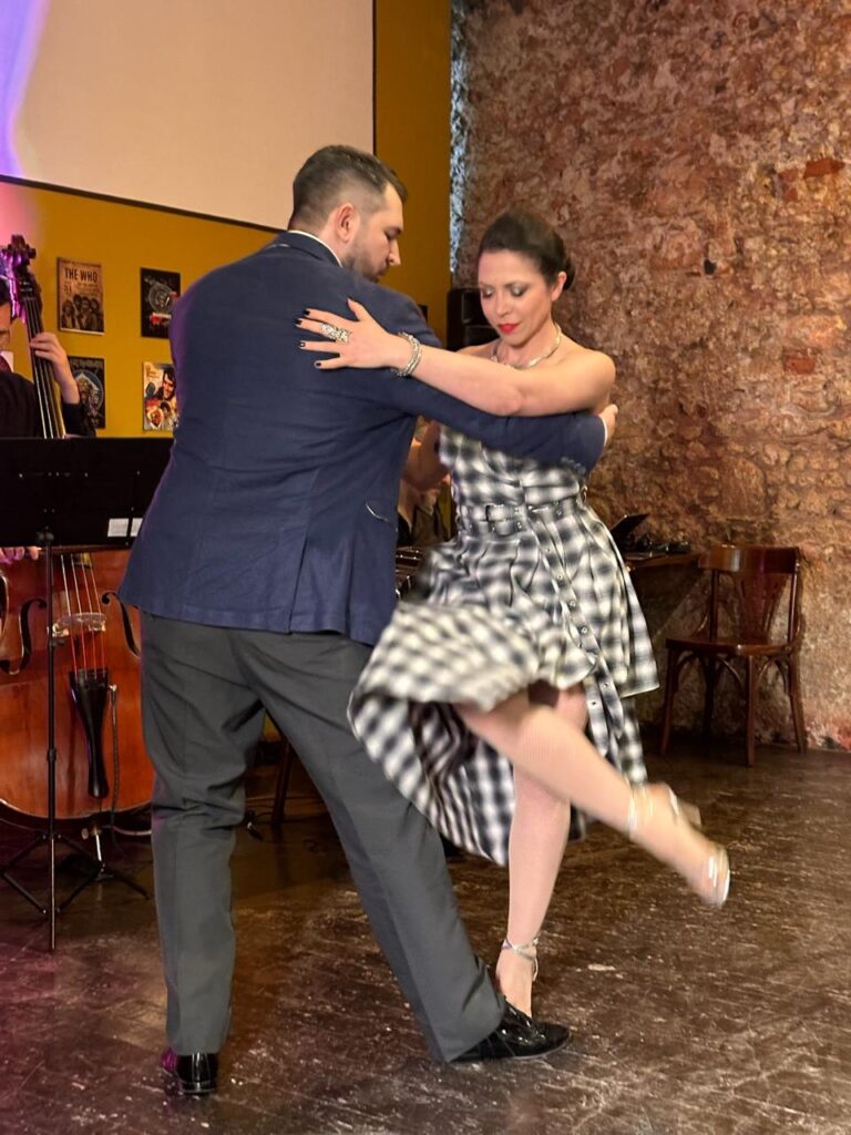 Descubra a Magia do Tango em Curitiba: Um Evento Imperdível - 99 ...